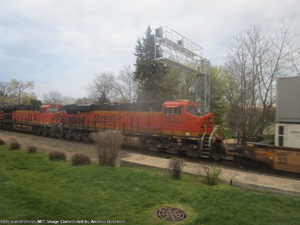 BNSF 8004
